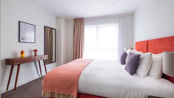 Apartamento, 2 quartos | Roupa de alta qualidade, secretária