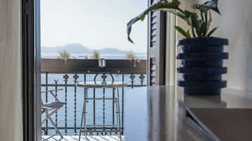 Quarto Deluxe, varanda, vista para o mar | Minibar, cofre no quarto, secretária, quartos insonorizados