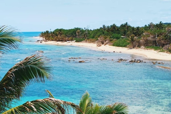 Na praia, praia de areia branca