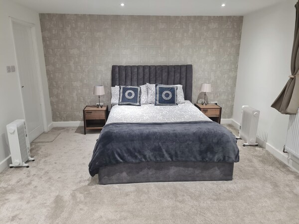Central Guest Room - En-suite, Parking - Aéroport de Birmingham (BHX)