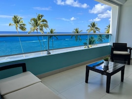 Apartamento luxo, vista para o mar | Sacada