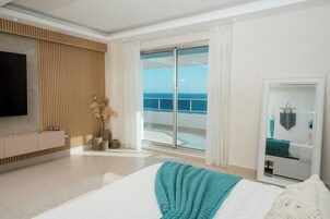 Apartamento Exclusivo, 3 quartos, varanda, vista para o oceano | Edredões de penas, camas de colchão pillowtop 