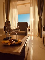 Apartamento executivo | Área de estar | Smart TV 44 cm com canais a cabo