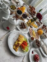 Café da manhã com buffet grátis todos os dias