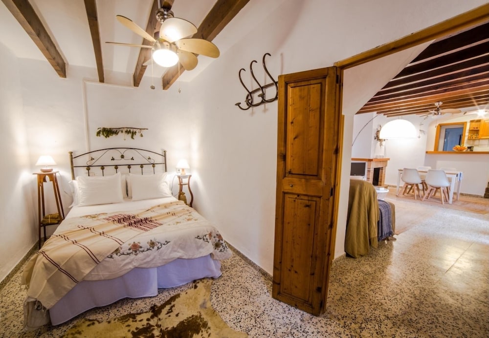 Can Cusina. Charming House With Swimming Pool - Cala Llombards