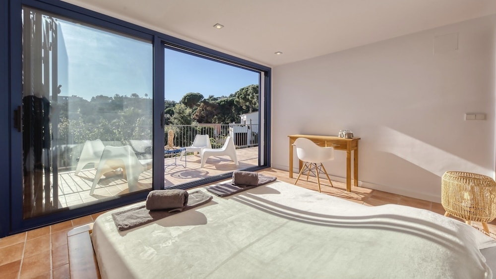 Holiday Home "Costacabana - Casa Adora" With Mountain View, Shared Pool & Wi-fi - Lloret de Mar
