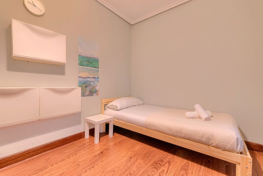 Comfortable And Functional Arregui Apartment - Bilbao