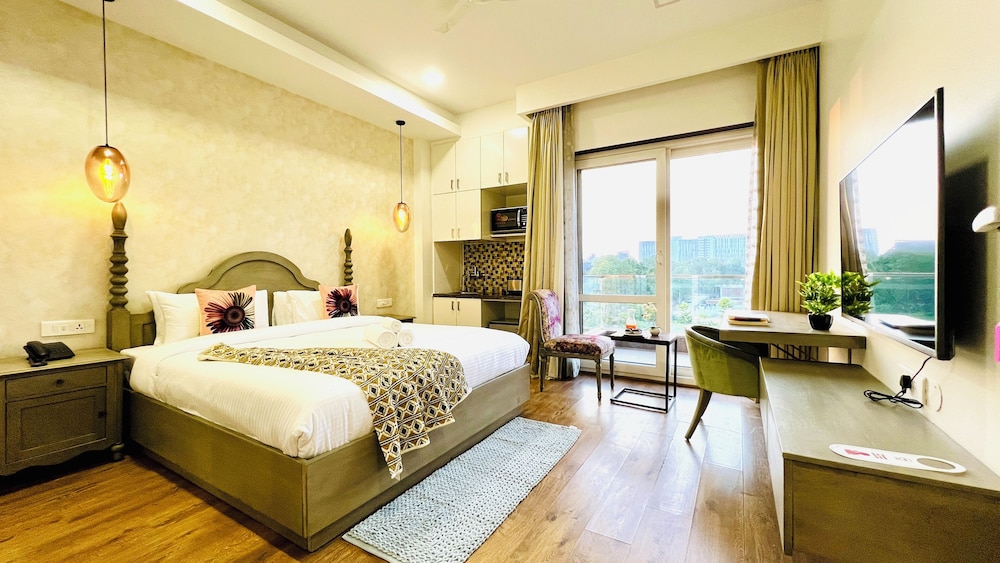 Bluo Luxury Stay Medicity Balcony Tubgym - Gurugram