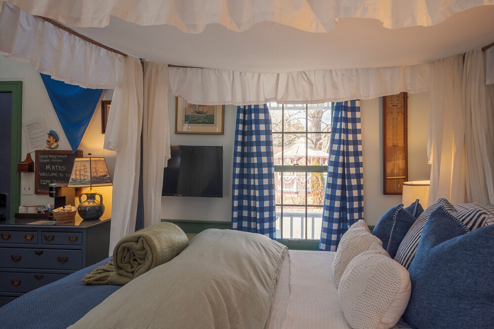 New England Hospitality At The Carriage House
Mystic Vacation Rentals Llc - Mystic, CT