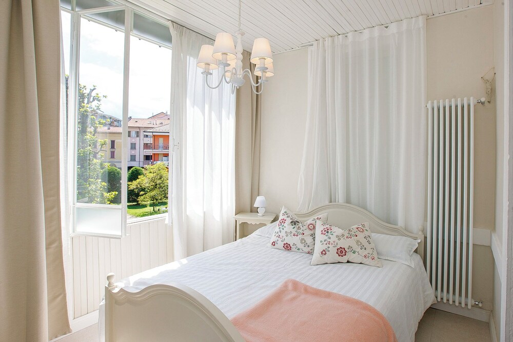 3½-room apartment with pool and balcony in a sunny location - Intra | Vrbo