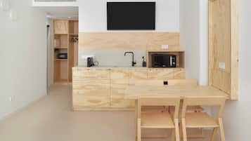 Estúdio Deluxe, Vista para a cidade | Cozinha privada | Minifrigorífico, um micro-ondas