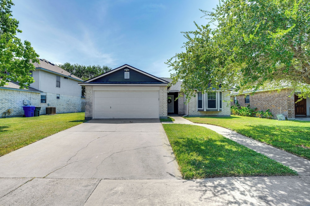 Pet-friendly Corpus Christi Home: 12 Mi To Beach! - Corpus Christi, TX