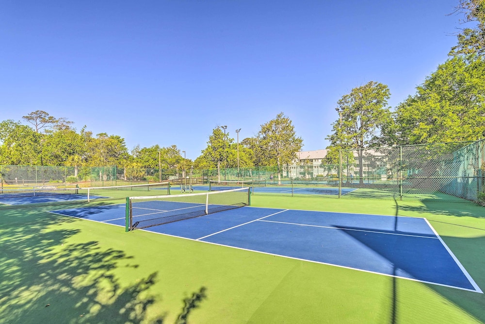 Shore & Pool Access: Resort Condo In Myrtle Beach! - Garden City, SC