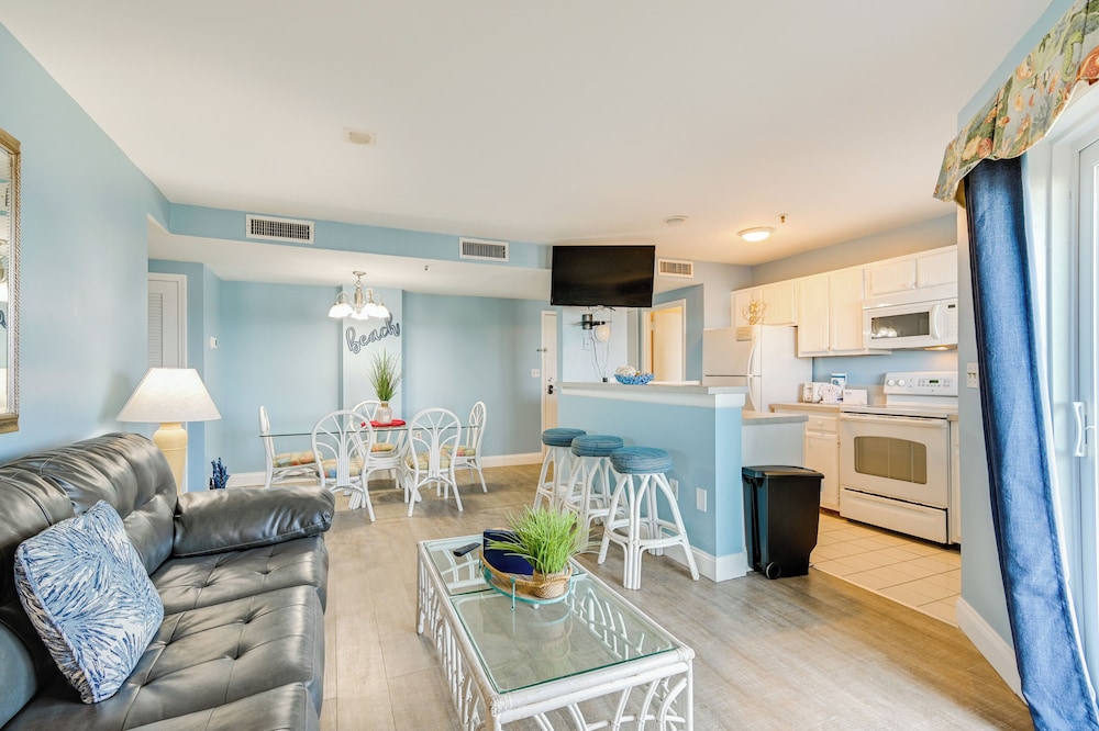 Steps To Pool & Ocean: Myrtle Beach Resort Condo - Surfside Beach, SC