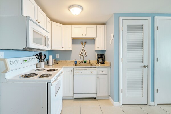 Oceanfront Resort Condo W/ Balcony In Myrtle Beach - Surfside Beach, SC