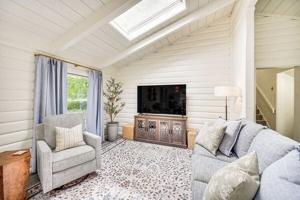 Pet-friendly Buxton Home W/ Balcony, 2 Mi To Beach - Outer Banks, NC