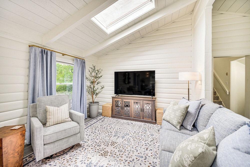 Pet-friendly Buxton Home W/ Balcony, 2 Mi To Beach - Buxton