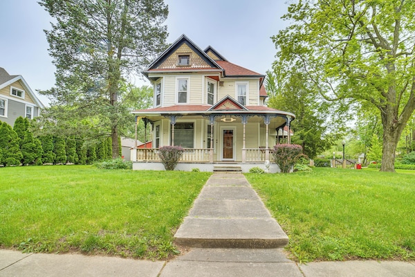 Charming Champaign Victorian W/ Deck! - Champaign, IL