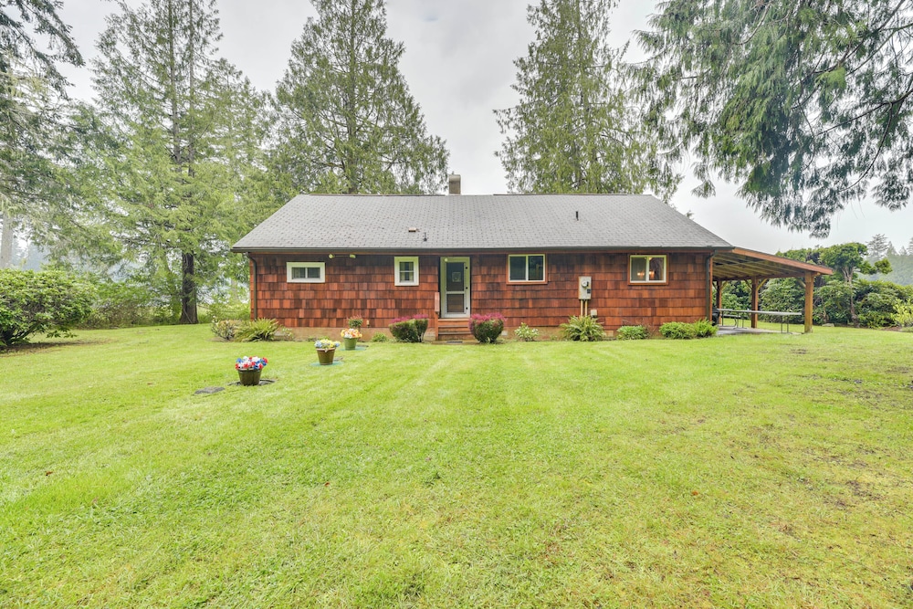 Waterfront Grapeview Escape W/ Boat Dock & Views! - Shelton, WA