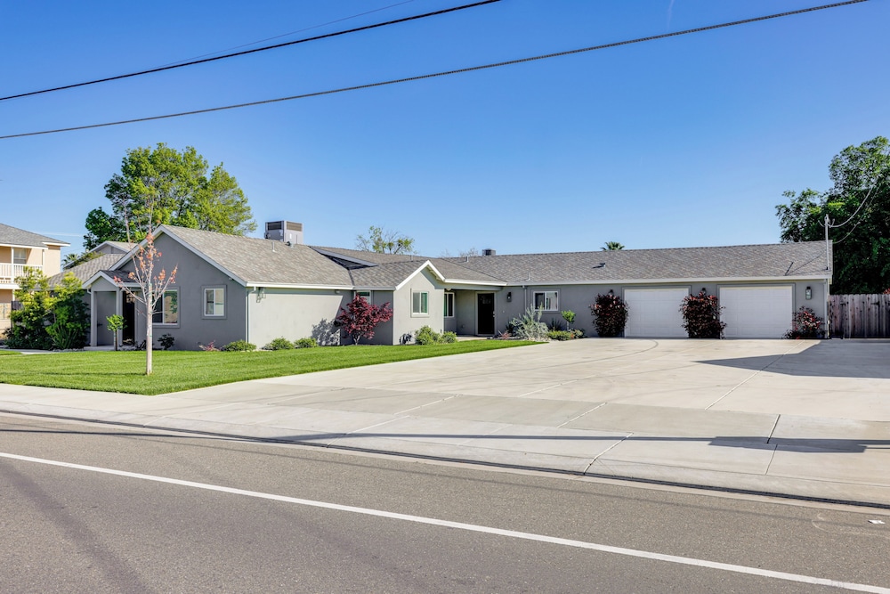 Pet-friendly Hughson Getaway, 9 Mi To Modesto! - Modesto, CA