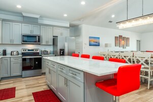 Casa, 5 quartos | Cozinha privada | Um frigorífico, um forno, uma cafeteira/bule, uma torradeira 