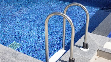 Piscina exterior sazonal