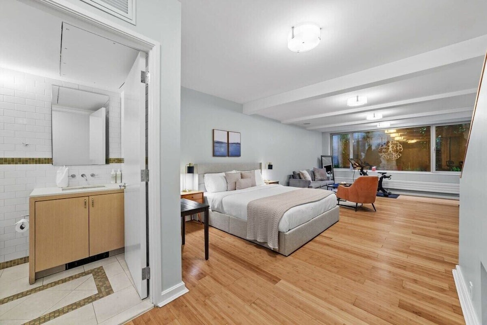 Gotham House I by RoveTravel |4BR Triplex w/Garden - New York | Vrbo