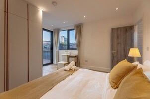 Cobertura superluxo, 3 quartos, vista para a cidade | Individualmente mobiliados, escrivaninha, ferros/tábuas de passar roupa