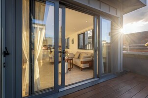 Cobertura superluxo, 3 quartos, vista para a cidade | Área de estar | Pisos aquecidos