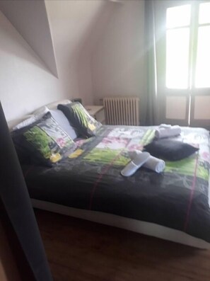 Suite Standard, várias camas, varanda, vista para o jardim | 2 quartos, Wi-fi grátis, roupa de cama fornecida 