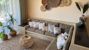 Apartamento Familiar em Condomínio Fechado | Sala de estar | TV de ecrã plano