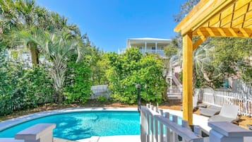 Casa, várias camas (Rainbow Fish) | Piscina | Piscina exterior, espreguiçadeiras