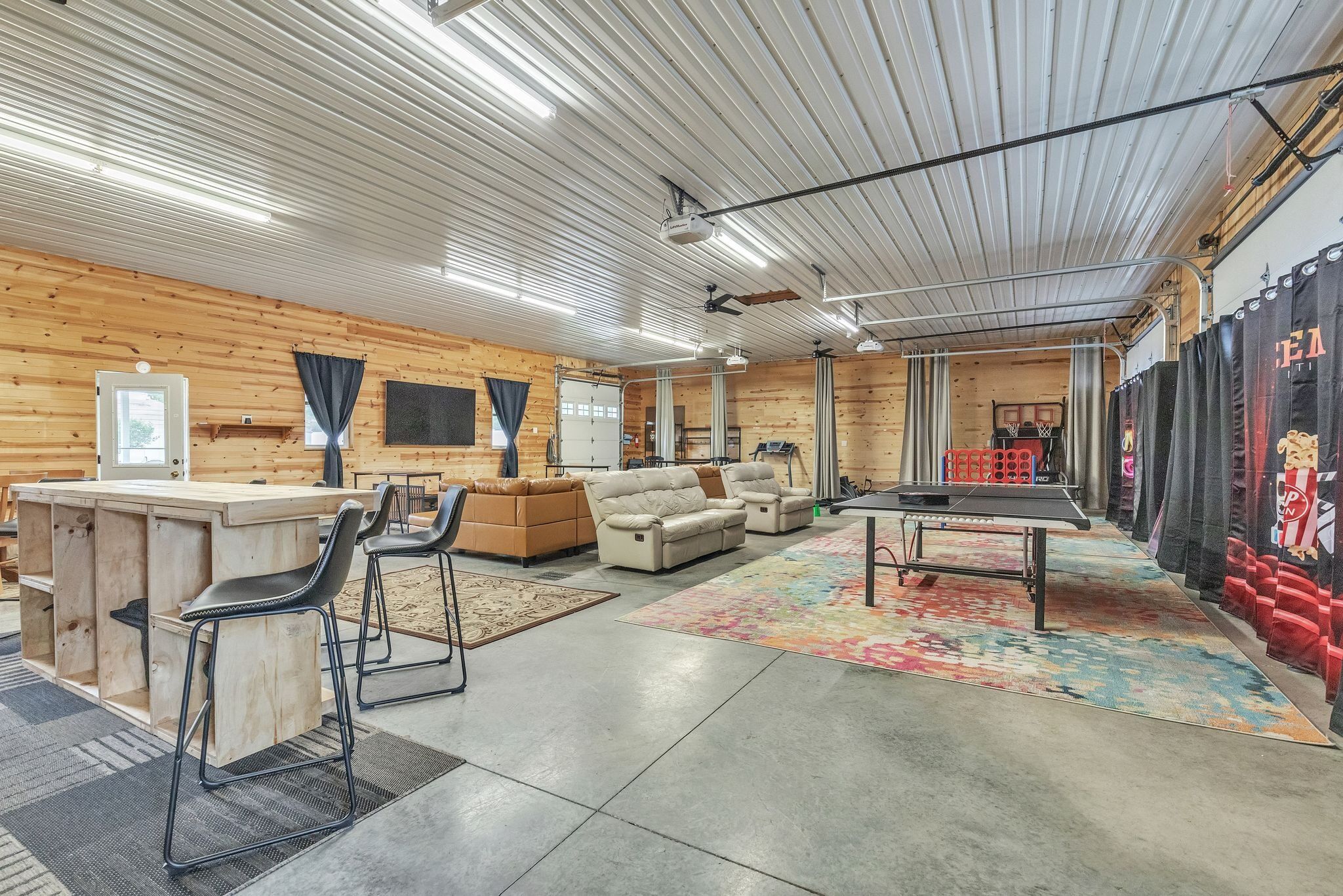 Mommyc's Villa Fun House By Redawning - Pendleton, IN