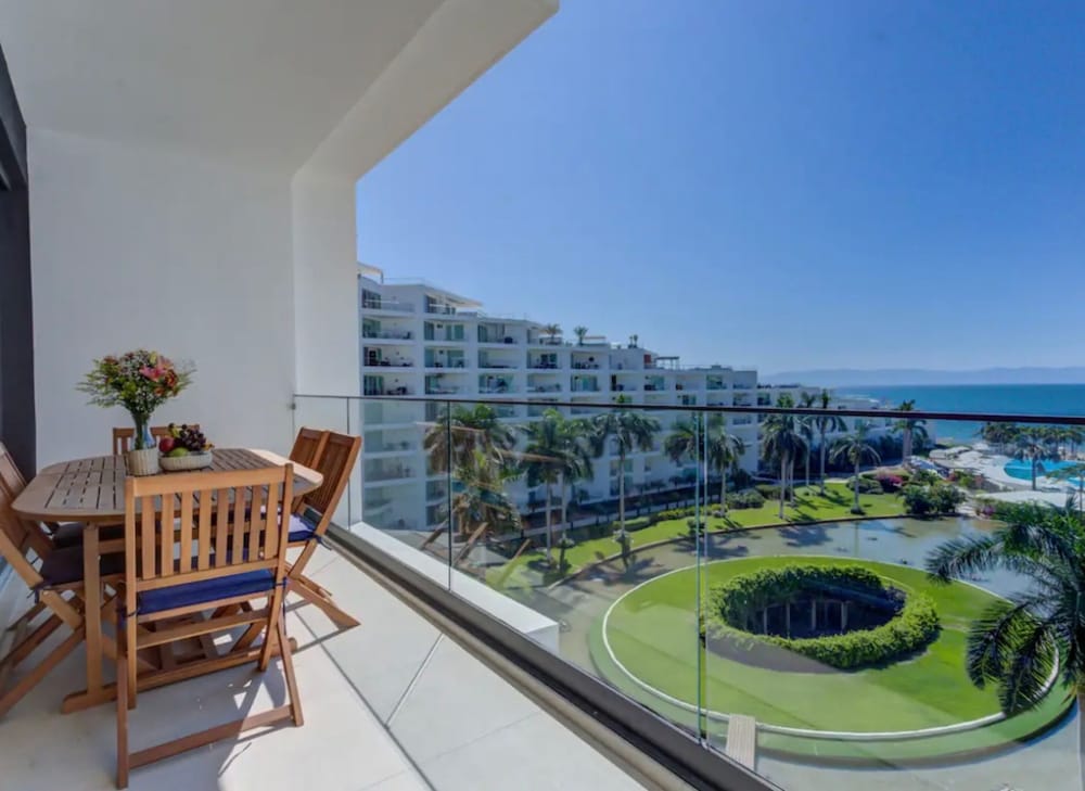 Apartamento En Condominio En La Playa - Nuevo Vallarta