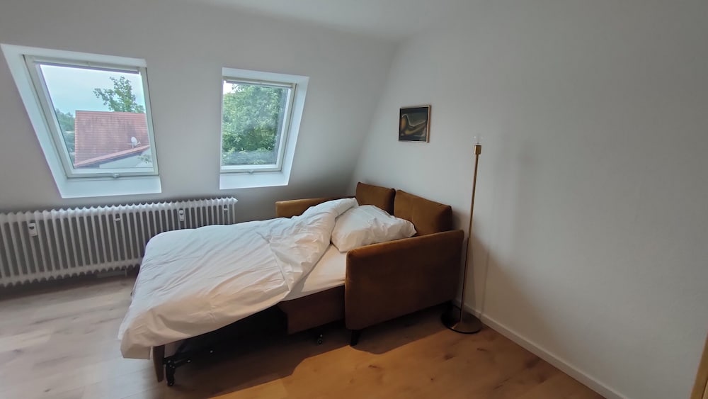 Fewo "Goldene Suite" Nah Am Thermalbad, Zentral Und Dennoch Ruhig - Bad Schönborn