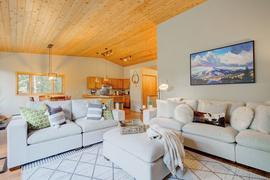 Cozy Big Sky Retreat W/hot Tub & Sauna! Family Friendly, Fireplace, Balconies! - Big Sky, MT
