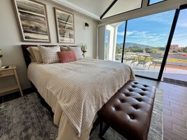 Quarto casal | Frigobar, ferros/tábuas de passar roupa, Wi-Fi de cortesia