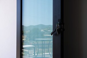 Quarto Duplo | Minibar, ferro/tábua de engomar, Wi-fi grátis, roupa de cama fornecida 