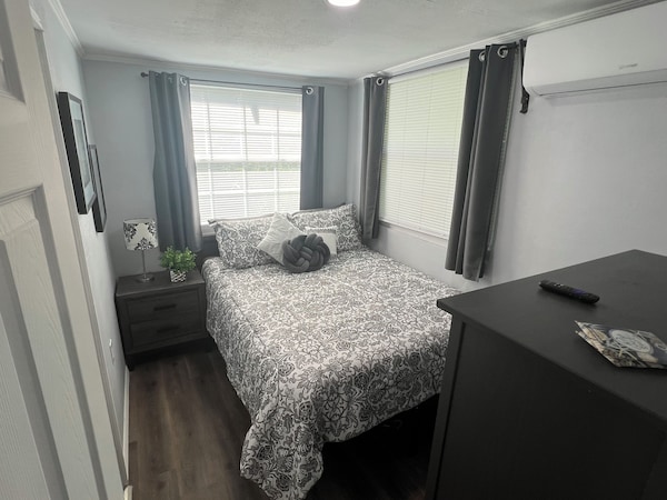 Golden Stars Charming Apartment In Fabulous Plant City With Wifi And Ac - Plant City, FL