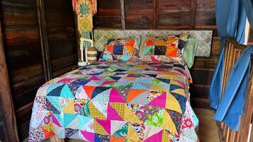 Quarto família, varanda, vista para o jardim | Individualmente decorados, individualmente mobiliados, cortinas blackout