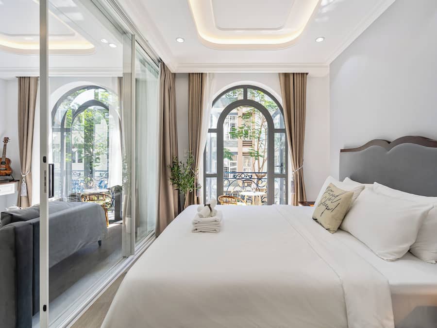 Premier Suite Balcony - Street view | Roupa de cama
