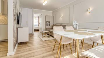 Apartamento Deluxe | Refeições no quarto
