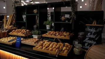 Pequeno-almoço tipo buffet diário (8.65 OMR por pessoa)