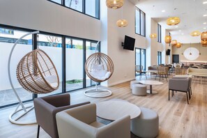 Área de estar no saguão