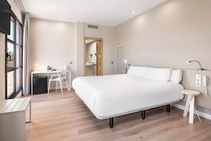 Suite | 1 quarto, cofre no quarto, secretária, ferro/tábua de engomar