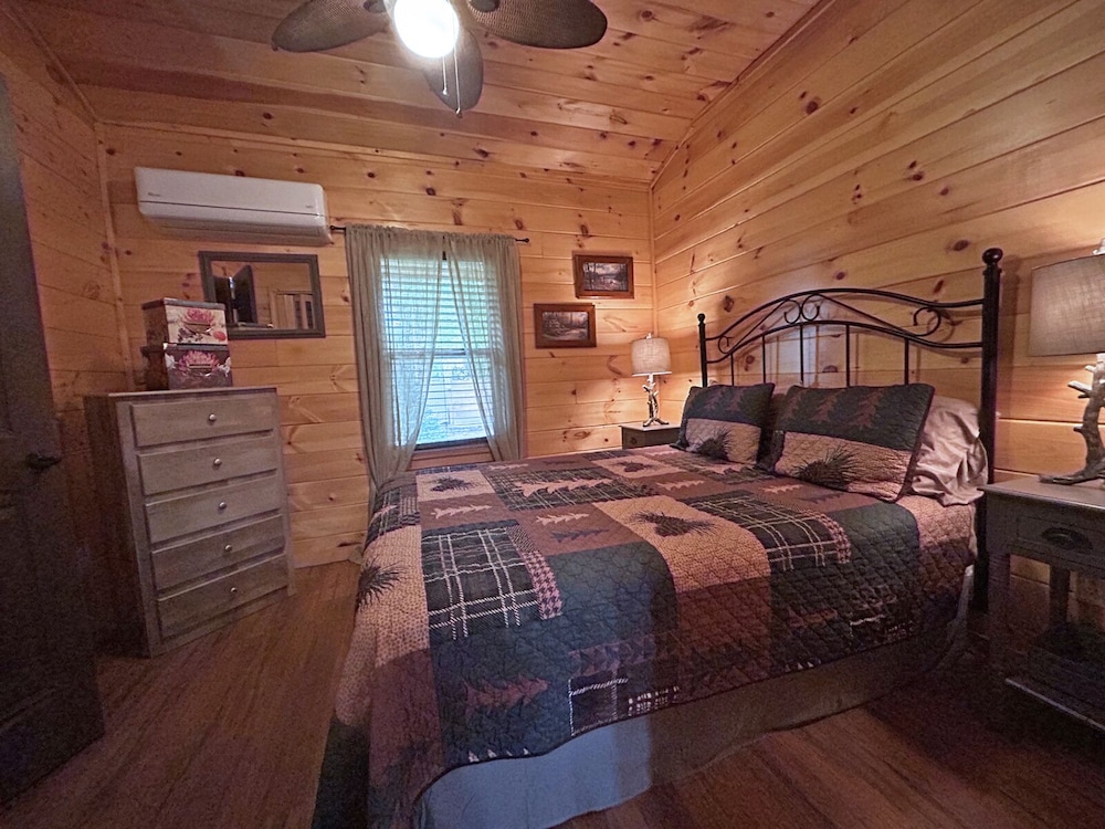 Leyland Little Cabin - Cherokee, NC
