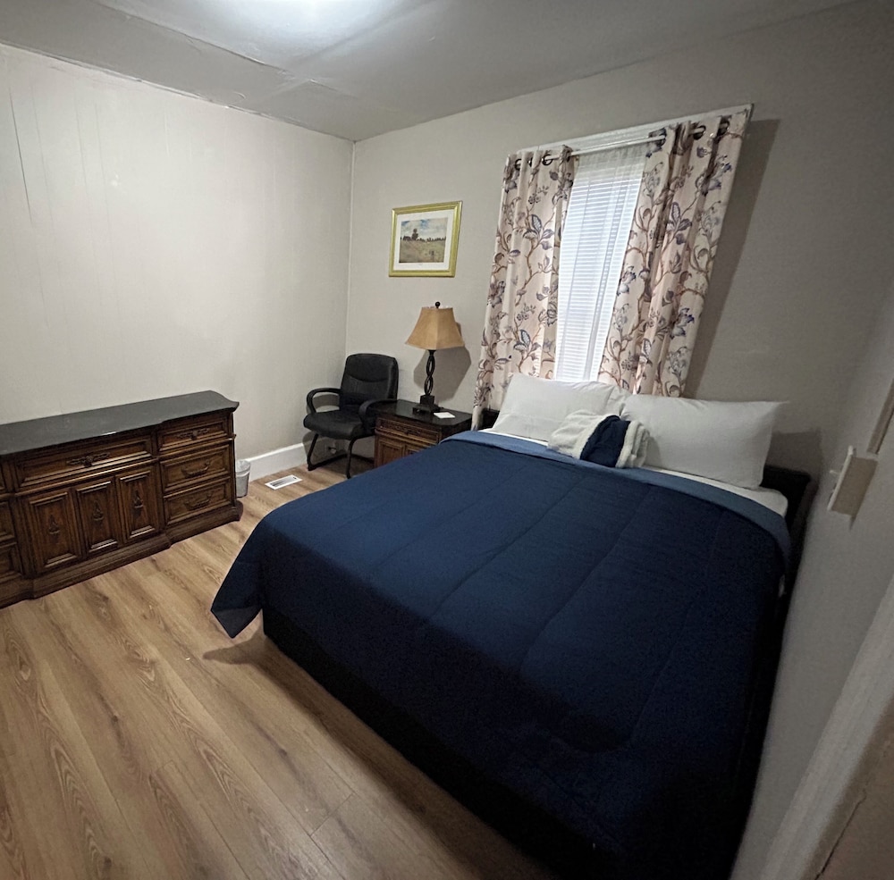 Cozy 3bd 1ba Free Parking - Springfield, MA