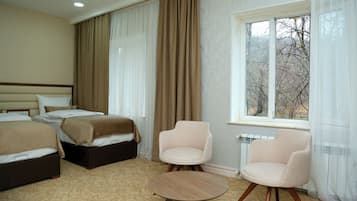 Quarto Twin Standard | 1 quarto, minibar, cofre no quarto, cortinas/cortinados opacos