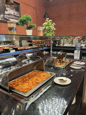 Pequeno-almoço self-service diário incluído