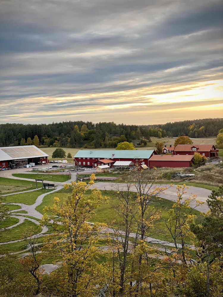 Bergs Gård & Hållsvikens Gård - Södermanlands län